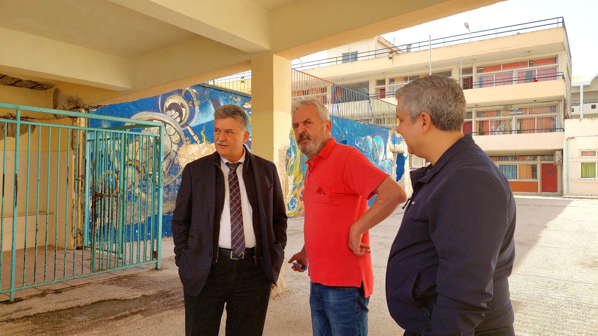 ΣΤΟ 12ο ΔΗΜΟΤΙΚΟ ΣΧΟΛΕΙΟ Ο ΔΗΜΑΡΧΟΣ ΚΟΡΙΝΘΙΩΝ ΒΑΣΙΛΗΣ ΝΑΝΟΠΟΥΛΟΣ: Είμαι ...